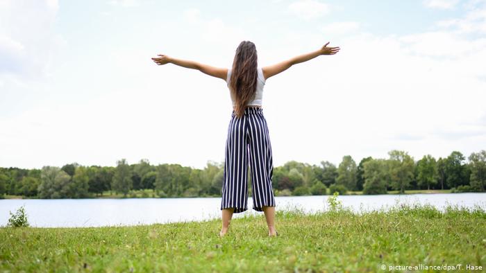These science-backed happiness hacks will only take you 5 minutes