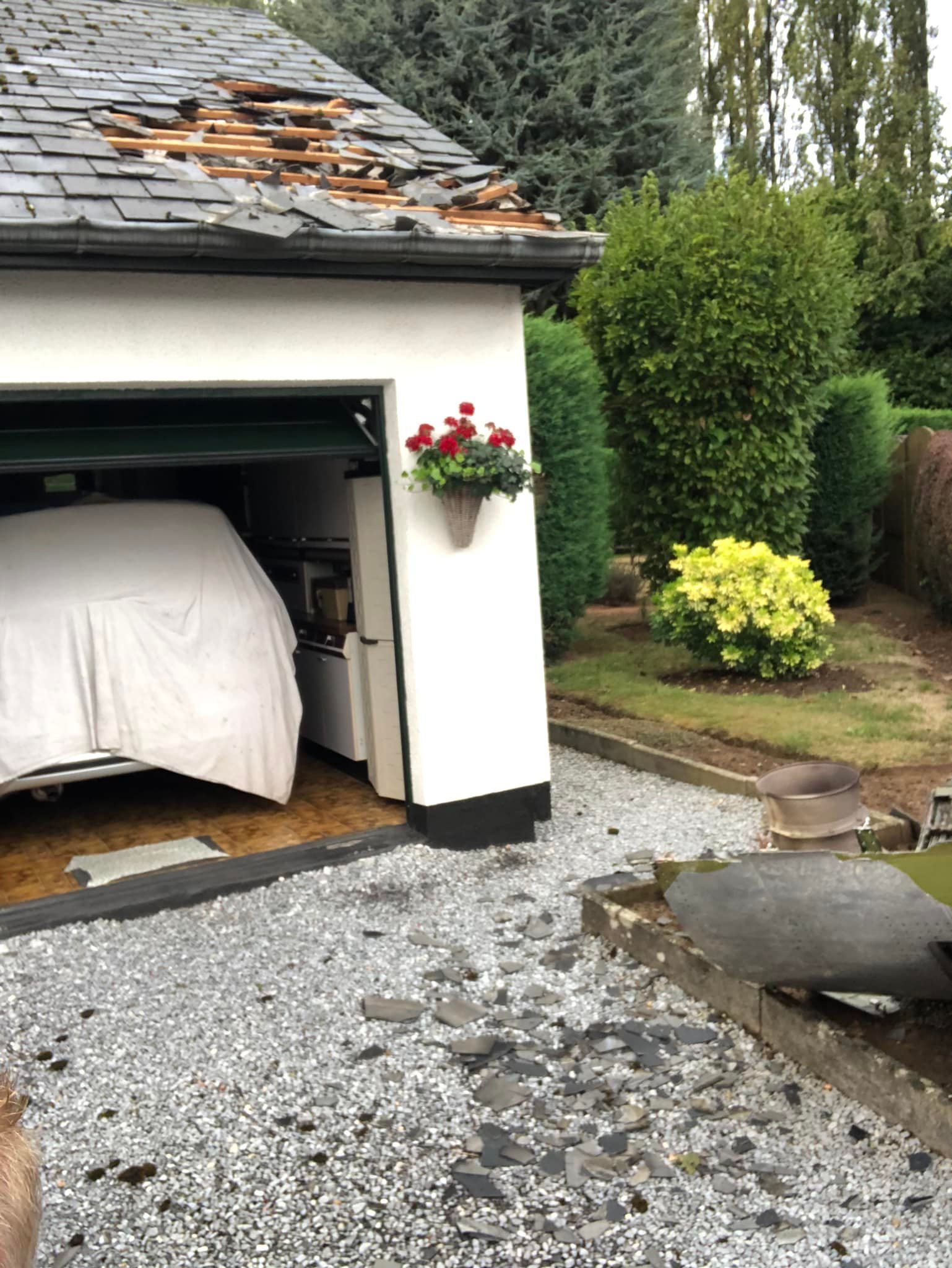 Aeroplane engine cover falls on house in Wallonia