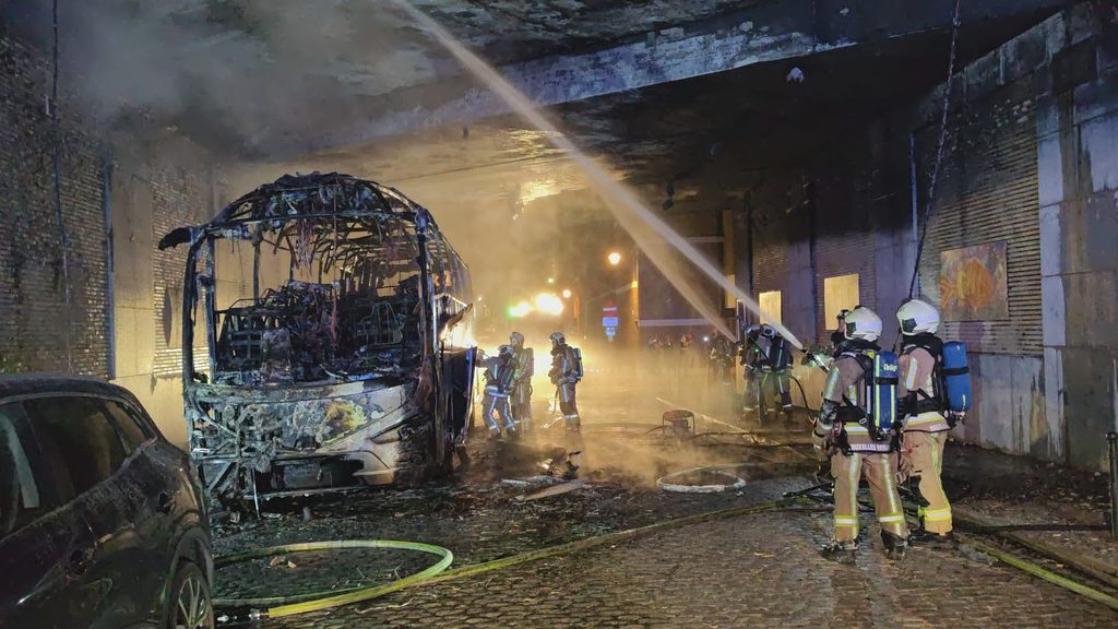 Spanish coach destroyed by flames under Marolles railway tunnel