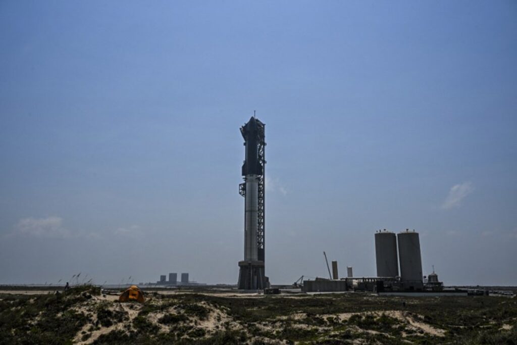 SpaceX's Starship rocket completes successful test flight SpaceX's Starship rocket completes successful test flight