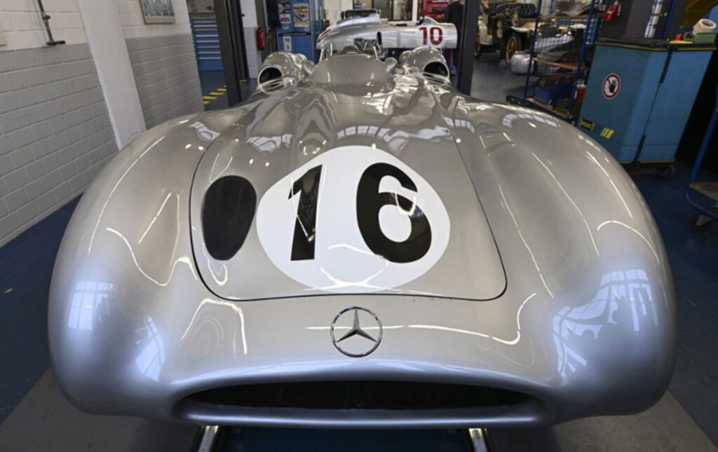 Mercedes Stromlinienwagen from 1954 auctioned for over €51 million
