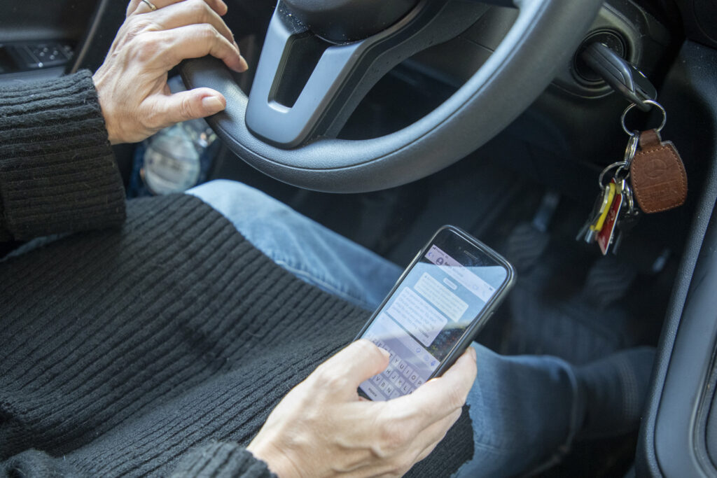 Over 3,500 drivers have their licenses suspended for using mobile ...